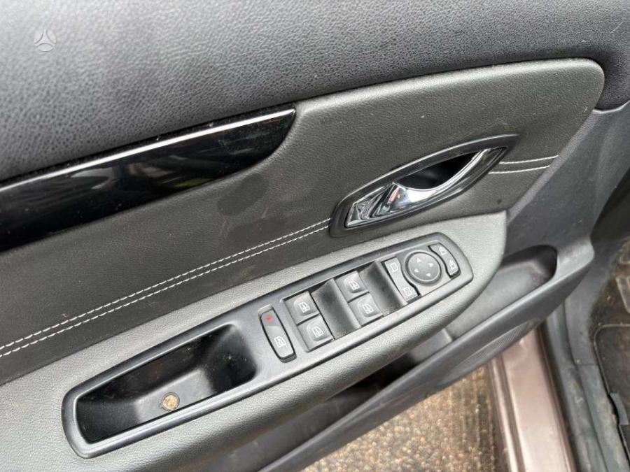 Brūns Renault Grand Scenic 2016 Radviliškis, ar dzinēja tilpumu 1.46 L un nobraukumu 239 tūkst. km par 3950 €, foto 14 vietnē AUTOMOTO.COM.LV