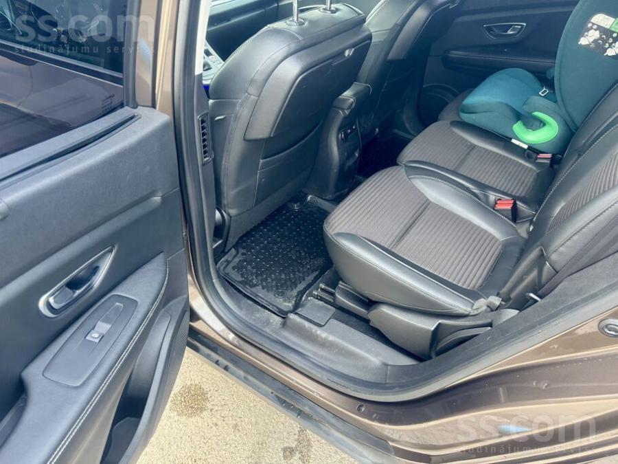 Brūns Renault Grand Scenic 2018 Jelgava, ar dzinēja tilpumu 1.50 L un nobraukumu 160 tūkst. km par 12200 €, foto 12 vietnē AUTOMOTO.COM.LV