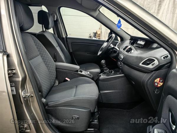 Pelēks Renault Grand Scenic 2010 Viljandi, ar dzinēja tilpumu 1.90 L un nobraukumu 187 tūkst. km par 4190 €, foto 6 vietnē AUTOMOTO.COM.LV