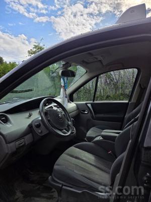 Pelēks Renault Grand Scenic 2004 Rīga, ar dzinēja tilpumu 2.00 L un nobraukumu 276 tūkst. km par 1050 €, foto 9 vietnē AUTOMOTO.COM.LV
