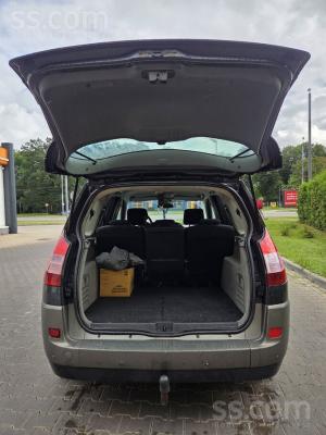 Pelēks Renault Grand Scenic 2004 Rīga, ar dzinēja tilpumu 2.00 L un nobraukumu 276 tūkst. km par 1050 €, foto 11 vietnē AUTOMOTO.COM.LV