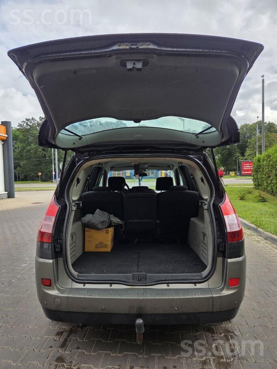 Pelēks Renault Grand Scenic 2004 Rīga, ar dzinēja tilpumu 2.00 L un nobraukumu 276 tūkst. km par 1050 €, foto 11 vietnē AUTOMOTO.COM.LV