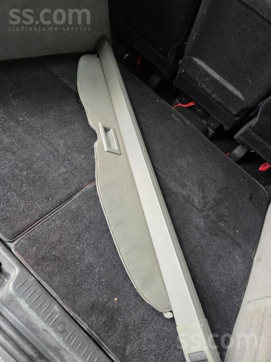 Pelēks Renault Grand Scenic 2004 Rīga, ar dzinēja tilpumu 2.00 L un nobraukumu 276 tūkst. km par 1050 €, foto 15 vietnē AUTOMOTO.COM.LV