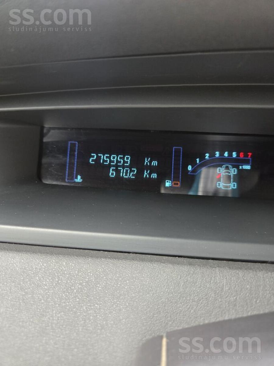 Pelēks Renault Grand Scenic 2004 Rīga, ar dzinēja tilpumu 2.00 L un nobraukumu 276 tūkst. km par 1050 €, foto 16 vietnē AUTOMOTO.COM.LV