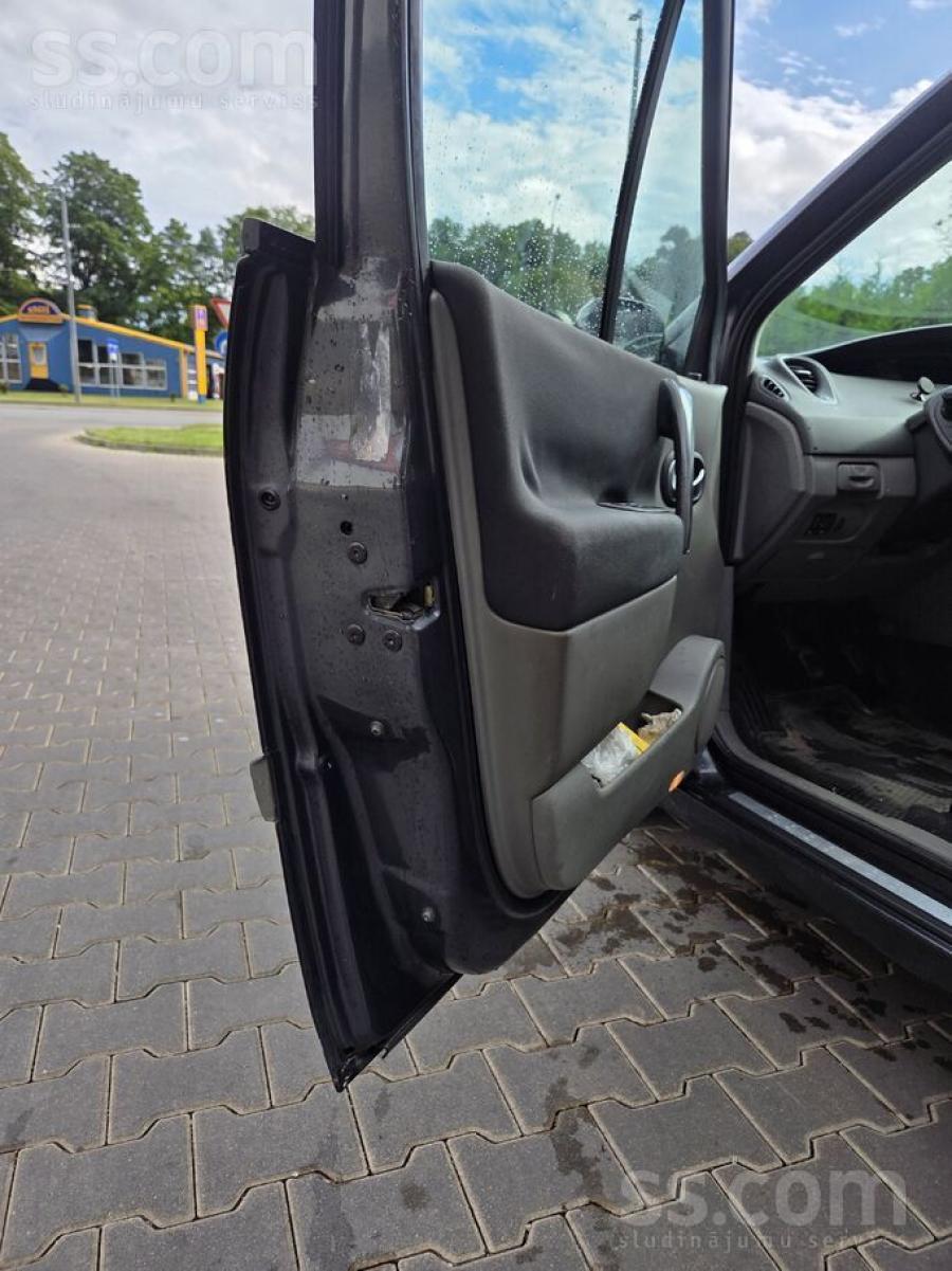 Pelēks Renault Grand Scenic 2004 Rīga, ar dzinēja tilpumu 2.00 L un nobraukumu 276 tūkst. km par 1050 €, foto 17 vietnē AUTOMOTO.COM.LV
