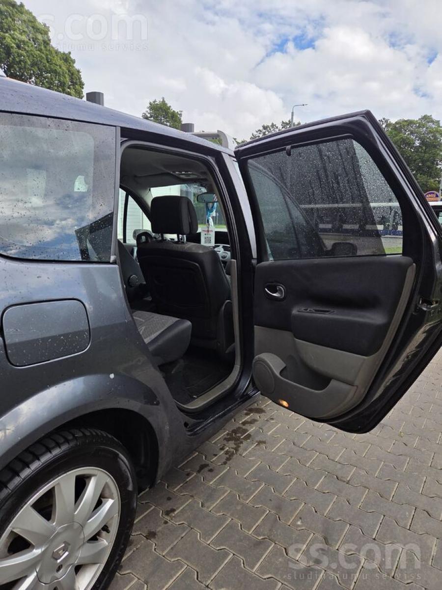 Pelēks Renault Grand Scenic 2004 Rīga, ar dzinēja tilpumu 2.00 L un nobraukumu 276 tūkst. km par 1050 €, foto 19 vietnē AUTOMOTO.COM.LV