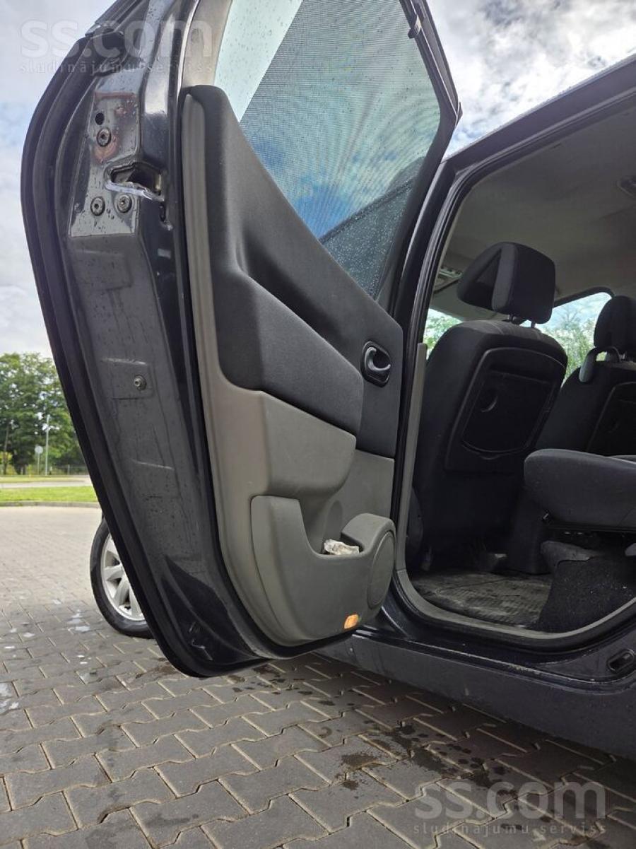 Pelēks Renault Grand Scenic 2004 Rīga, ar dzinēja tilpumu 2.00 L un nobraukumu 276 tūkst. km par 1050 €, foto 20 vietnē AUTOMOTO.COM.LV