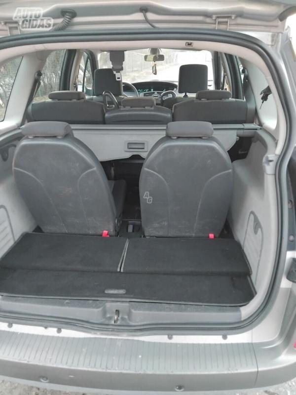 Grey Renault Grand Scenic 2005 in Vilnius, with an engine capacity of 2.00 L and mileage of 279 thousand km for 1299 €, photo 8 on AUTOMOTO.COM.LV