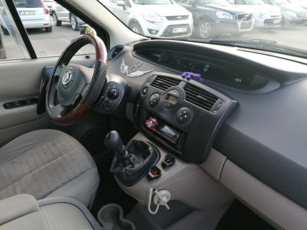 Grey Renault Grand Scenic 2005 in Riga, with an engine capacity of 1.90 L and mileage of 169 thousand km for 1590 €, photo 8 on AUTOMOTO.COM.LV