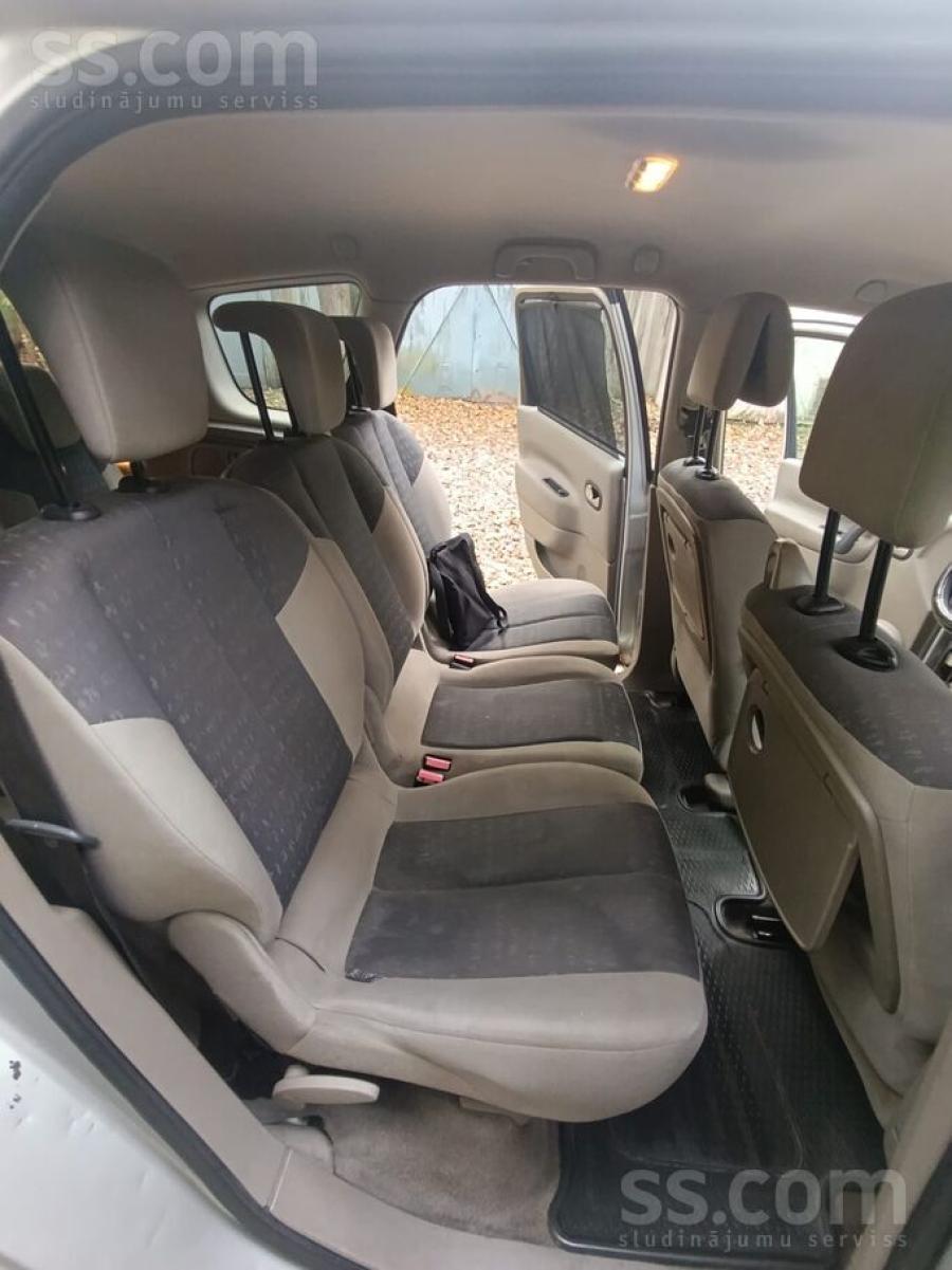 Pelēks Renault Grand Scenic 2005 Rīga, ar dzinēja tilpumu 2.00 L un nobraukumu 355 tūkst. km par 2000 €, foto 7 vietnē AUTOMOTO.COM.LV