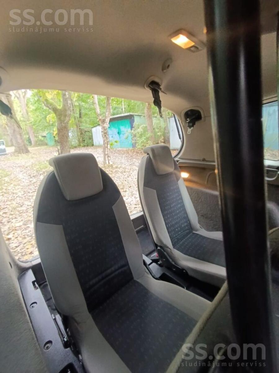 Pelēks Renault Grand Scenic 2005 Rīga, ar dzinēja tilpumu 2.00 L un nobraukumu 355 tūkst. km par 2000 €, foto 8 vietnē AUTOMOTO.COM.LV