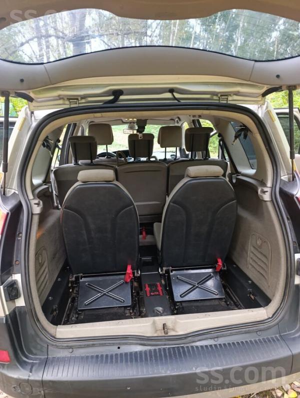 Pelēks Renault Grand Scenic 2005 Rīga, ar dzinēja tilpumu 2.00 L un nobraukumu 355 tūkst. km par 2000 €, foto 9 vietnē AUTOMOTO.COM.LV