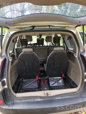 Pelēks Renault Grand Scenic 2005 Rīga, ar dzinēja tilpumu 2.00 L un nobraukumu 355 tūkst. km par 2000 €, foto 9 vietnē AUTOMOTO.COM.LV