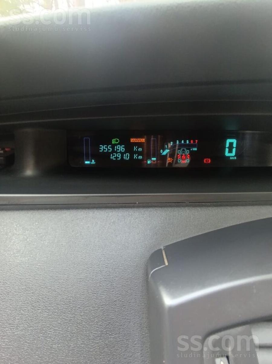 Pelēks Renault Grand Scenic 2005 Rīga, ar dzinēja tilpumu 2.00 L un nobraukumu 355 tūkst. km par 2000 €, foto 10 vietnē AUTOMOTO.COM.LV
