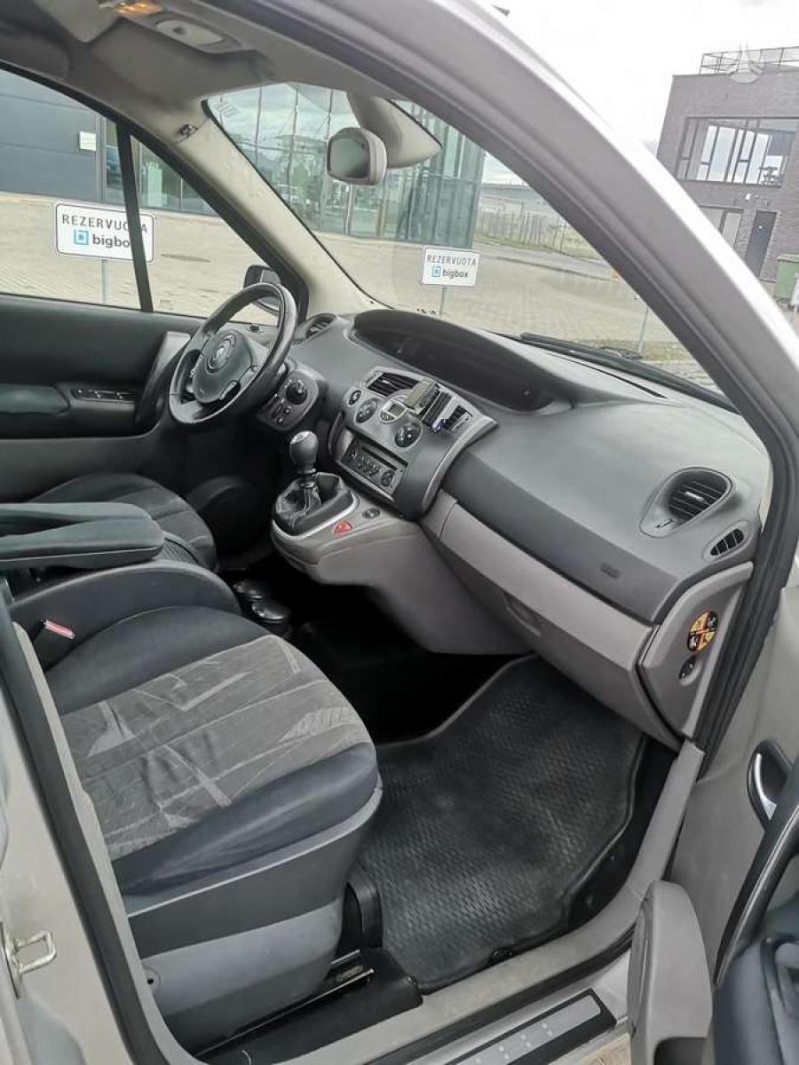 Grey Renault Grand Scenic 2006 in Kaunas, with an engine capacity of 1.46 L and mileage of 360 thousand km for 1450 €, photo 3 on AUTOMOTO.COM.LV