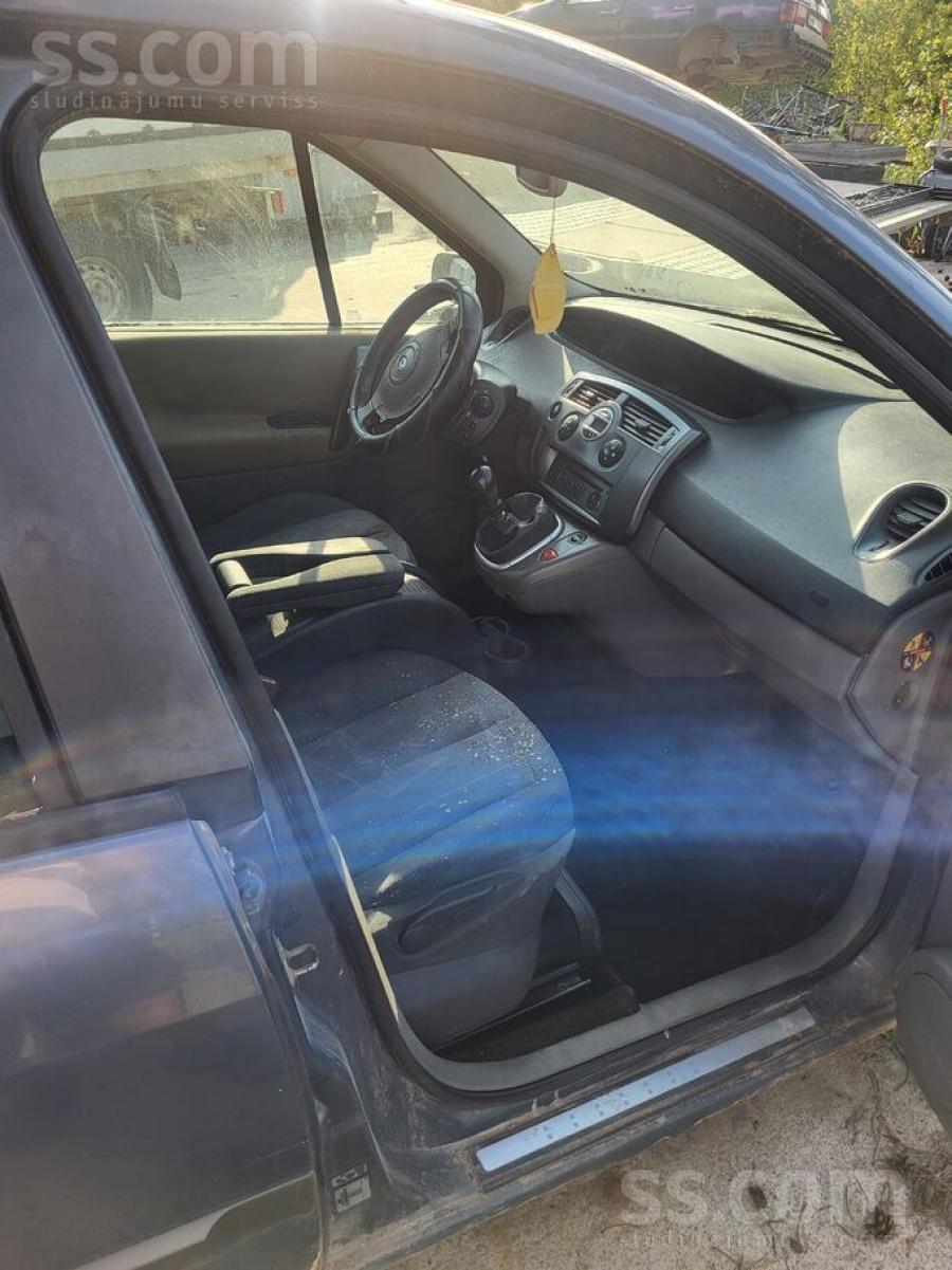 Grey Renault Grand Scenic 2006 in Daugavpils, with an engine capacity of 1.90 L and mileage of 250 thousand km for 500 €, photo 4 on AUTOMOTO.COM.LV