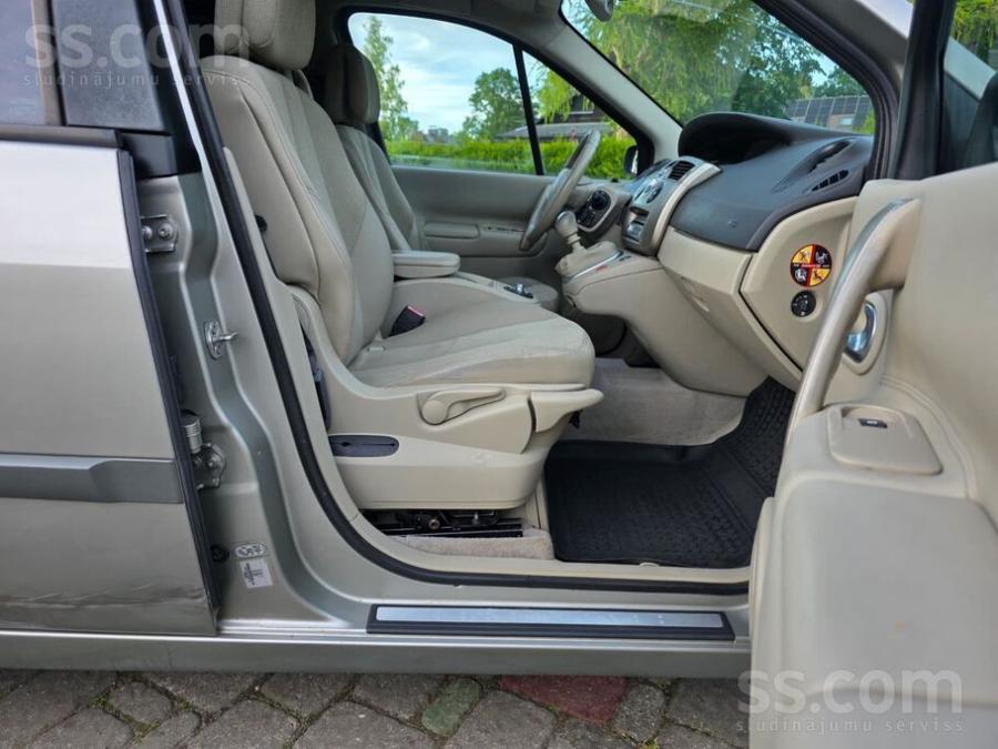 Grey Renault Grand Scenic 2007 in Riga, with an engine capacity of 1.90 L and mileage of 277 thousand km for 1450 €, photo 25 on AUTOMOTO.COM.LV