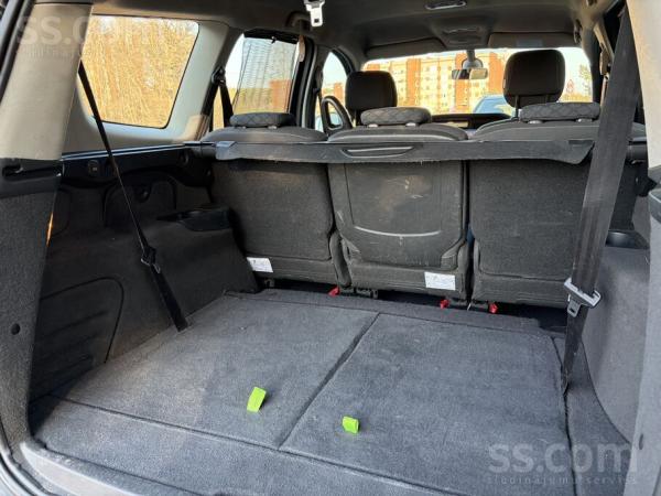 Grey Renault Grand Scenic 2009 in Riga, with an engine capacity of 1.50 L and mileage of 309 thousand km for 2800 €, photo 10 on AUTOMOTO.COM.LV