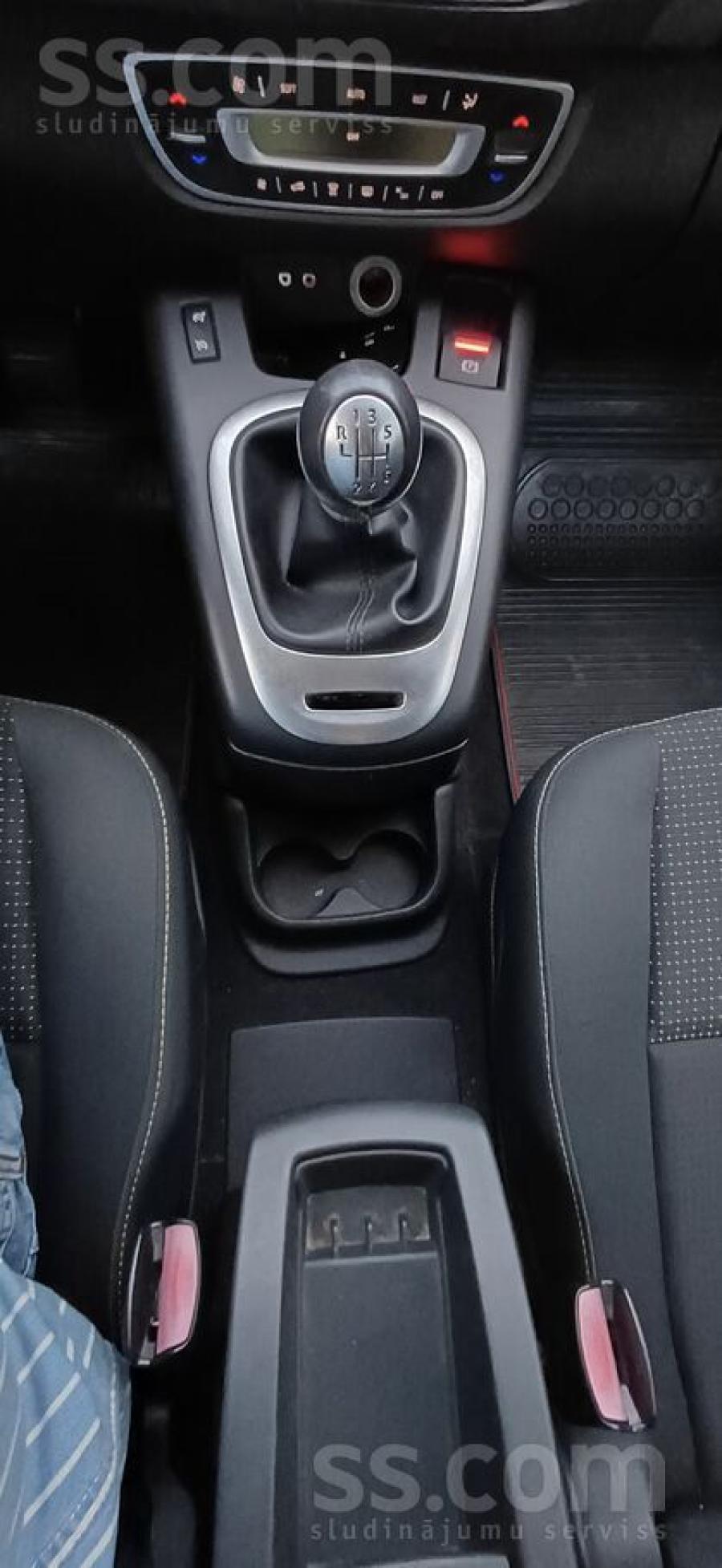 Grey Renault Grand Scenic 2009 in Riga, with an engine capacity of 1.40 L and mileage of 209 thousand km for 3200 €, photo 15 on AUTOMOTO.COM.LV
