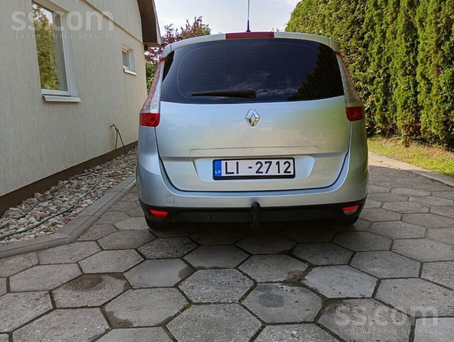 Pelēks Renault Grand Scenic 2009 Ogre, ar dzinēja tilpumu 1.90 L un nobraukumu 268 tūkst. km par 2850 €, foto 7 vietnē AUTOMOTO.COM.LV