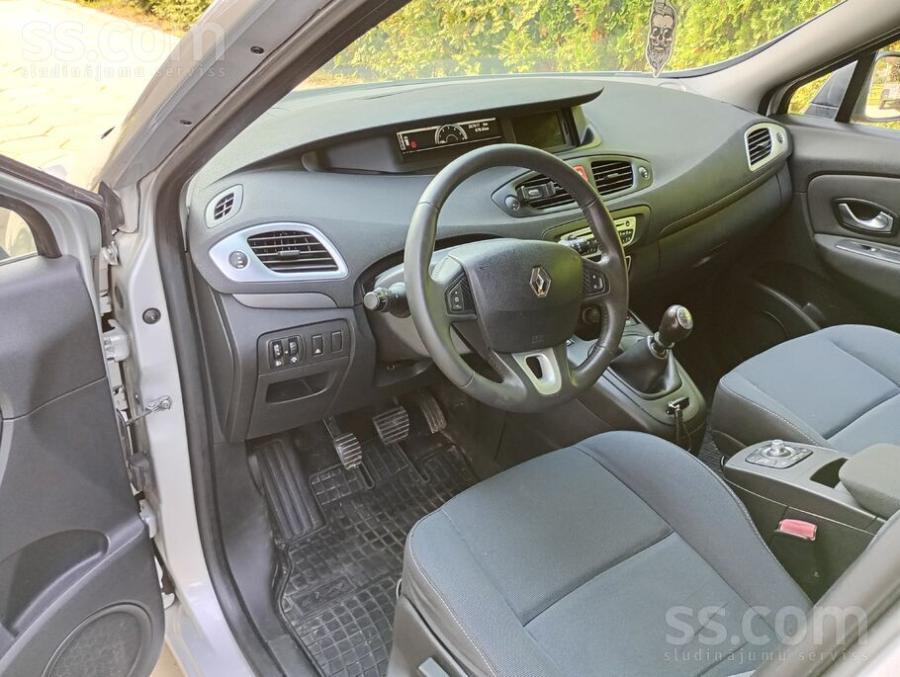 Pelēks Renault Grand Scenic 2009 Ogre, ar dzinēja tilpumu 1.90 L un nobraukumu 268 tūkst. km par 2850 €, foto 10 vietnē AUTOMOTO.COM.LV