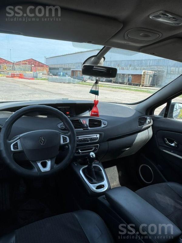 Grey Renault Grand Scenic 2010 in Riga, with an engine capacity of 1.60 L and mileage of 278 thousand km for 1200 €, photo 5 on AUTOMOTO.COM.LV