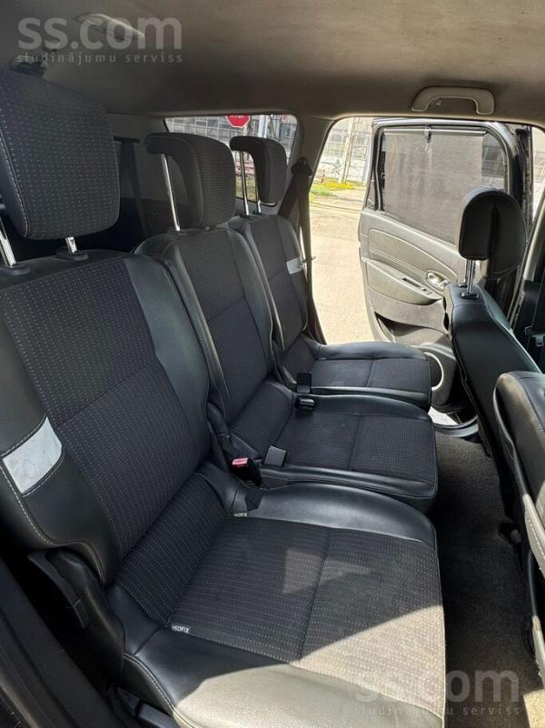 Grey Renault Grand Scenic 2010 in Riga, with an engine capacity of 1.60 L and mileage of 278 thousand km for 1200 €, photo 7 on AUTOMOTO.COM.LV
