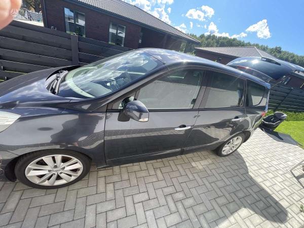 Pelēks Renault Grand Scenic 2010 Klaipėda, ar dzinēja tilpumu 2.00 L un nobraukumu 199 tūkst. km par 1200 €, foto 4 vietnē AUTOMOTO.COM.LV