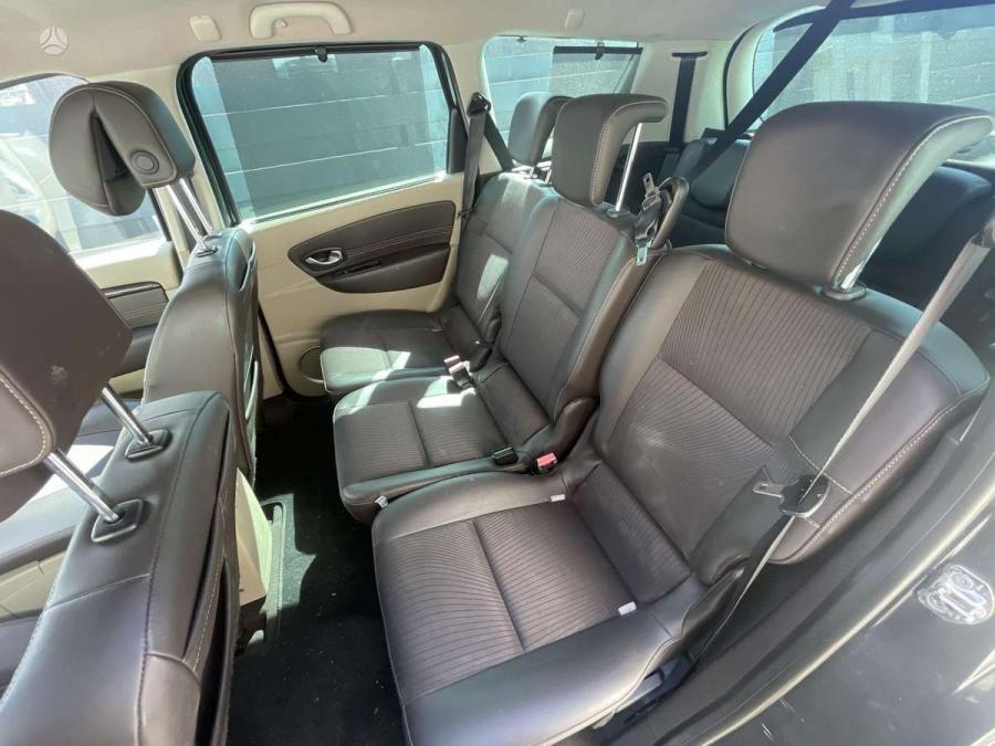 Pelēks Renault Grand Scenic 2010 Klaipėda, ar dzinēja tilpumu 2.00 L un nobraukumu 199 tūkst. km par 1200 €, foto 9 vietnē AUTOMOTO.COM.LV