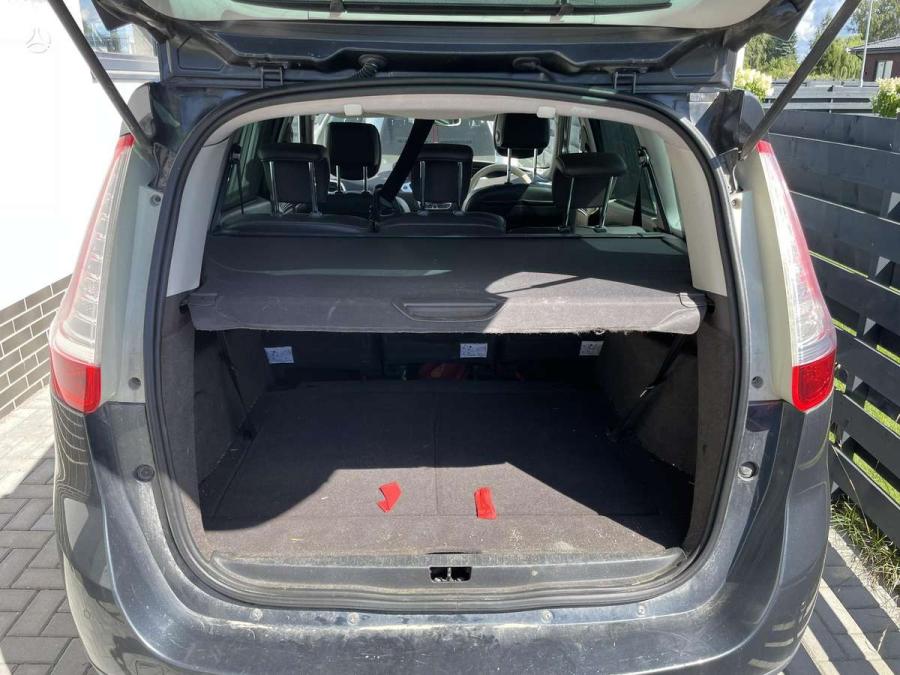 Pelēks Renault Grand Scenic 2010 Klaipėda, ar dzinēja tilpumu 2.00 L un nobraukumu 199 tūkst. km par 1200 €, foto 10 vietnē AUTOMOTO.COM.LV