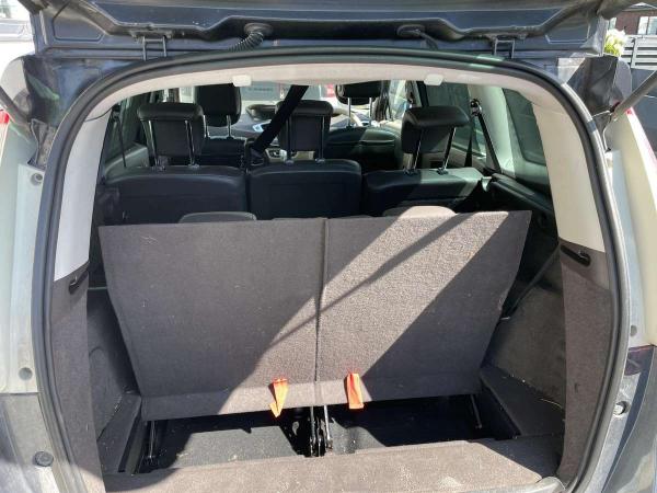 Pelēks Renault Grand Scenic 2010 Klaipėda, ar dzinēja tilpumu 2.00 L un nobraukumu 199 tūkst. km par 1200 €, foto 10 vietnē AUTOMOTO.COM.LV