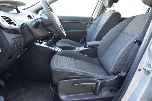 Grey Renault Grand Scenic 2010 in Vilnius, with an engine capacity of 1.56 L and mileage of 309 thousand km for 3750 €, photo 10 on AUTOMOTO.COM.LV