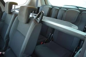 Pelēks Renault Grand Scenic 2010 Viļņa, ar dzinēja tilpumu 1.56 L un nobraukumu 309 tūkst. km par 3750 €, foto 13 vietnē AUTOMOTO.COM.LV