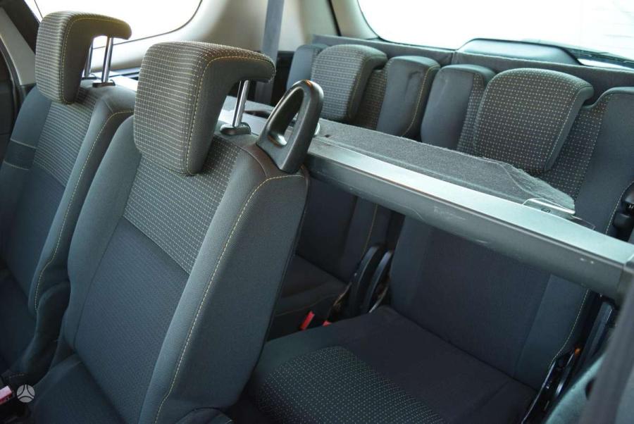 Pelēks Renault Grand Scenic 2010 Viļņa, ar dzinēja tilpumu 1.56 L un nobraukumu 309 tūkst. km par 3750 €, foto 13 vietnē AUTOMOTO.COM.LV
