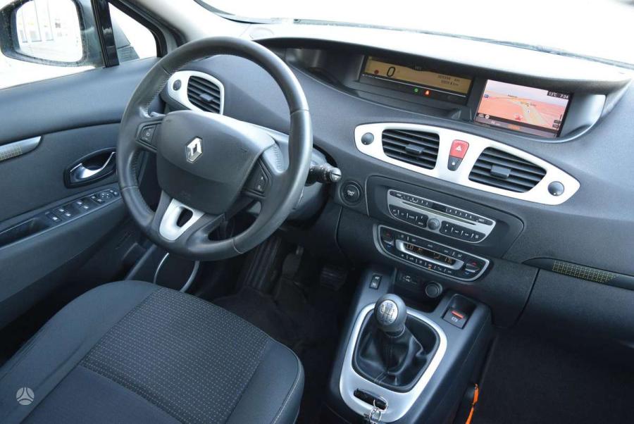 Pelēks Renault Grand Scenic 2010 Viļņa, ar dzinēja tilpumu 1.56 L un nobraukumu 309 tūkst. km par 3750 €, foto 16 vietnē AUTOMOTO.COM.LV