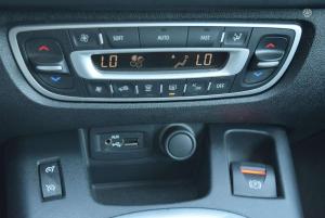 Pelēks Renault Grand Scenic 2010 Viļņa, ar dzinēja tilpumu 1.56 L un nobraukumu 309 tūkst. km par 3750 €, foto 17 vietnē AUTOMOTO.COM.LV