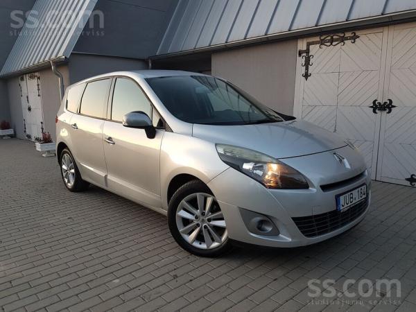 Renault Grand Scenic 2010 in Utena on AUTOMOTO.COM.LV Grey Renault Grand Scenic 2010 in Utena, with an engine capacity of 1.50 L and mileage of 340 thousand km for 2300 €, photo 3 on AUTOMOTO.COM.LV