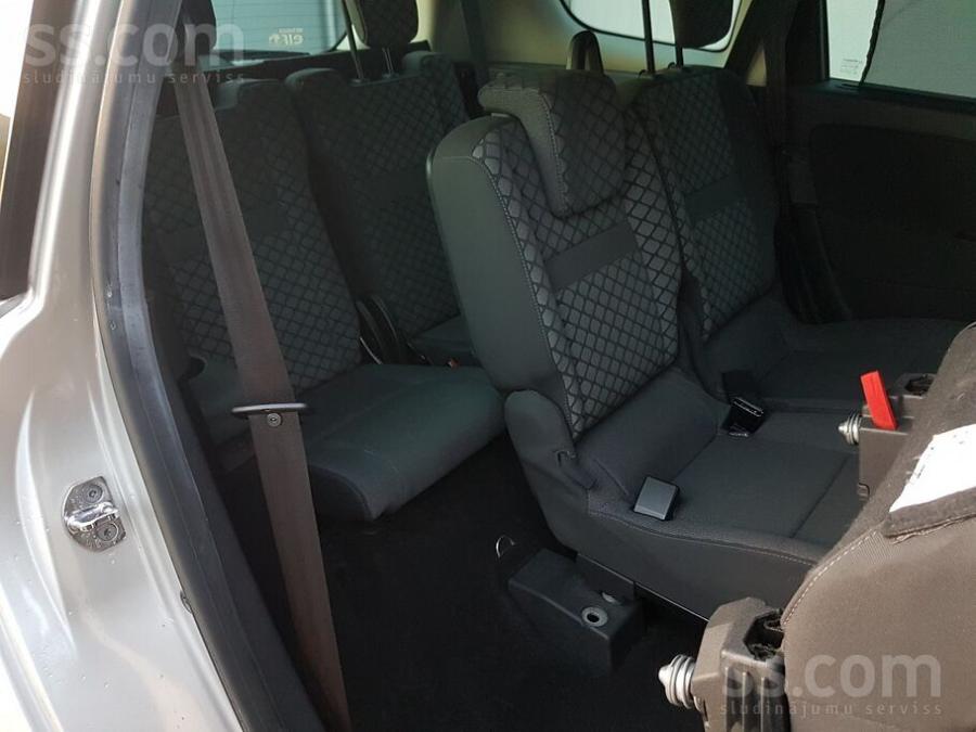 Grey Renault Grand Scenic 2010 in Utena, with an engine capacity of 1.50 L and mileage of 340 thousand km for 2300 €, photo 9 on AUTOMOTO.COM.LV