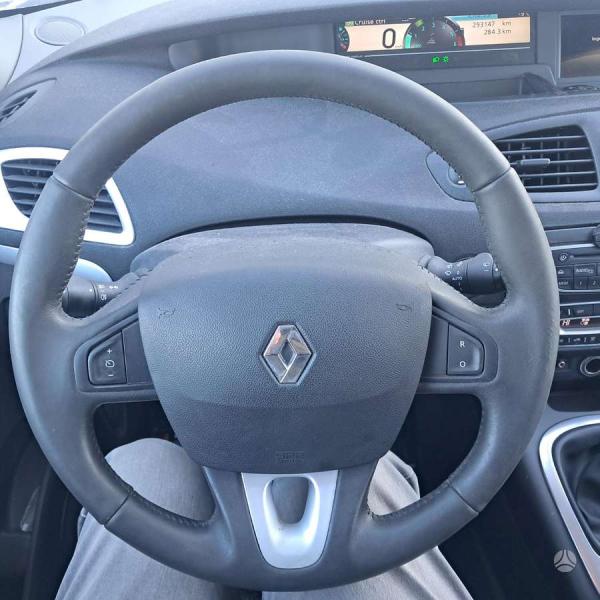 Grey Renault Grand Scenic 2011 in Skaudvile, with an engine capacity of 1.46 L and mileage of 293 thousand km for 2400 €, photo 5 on AUTOMOTO.COM.LV