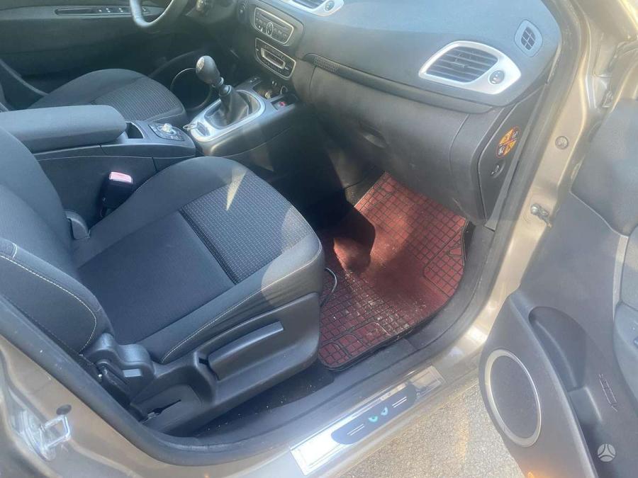 Grey Renault Grand Scenic 2011 in Alytus, with an engine capacity of 1.40 L and mileage of 222 thousand km for 3000 €, photo 15 on AUTOMOTO.COM.LV