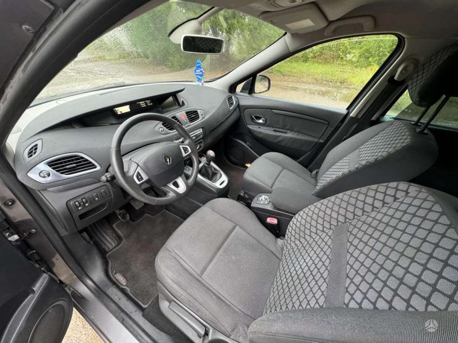 Grey Renault Grand Scenic 2011 in Siauliai, with an engine capacity of 1.46 L and mileage of 192 thousand km for 2750 €, photo 9 on AUTOMOTO.COM.LV