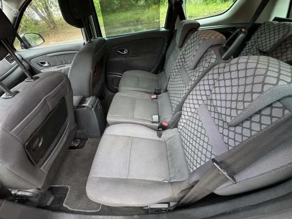 Grey Renault Grand Scenic 2011 in Siauliai, with an engine capacity of 1.46 L and mileage of 192 thousand km for 2750 €, photo 10 on AUTOMOTO.COM.LV
