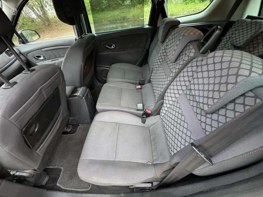 Grey Renault Grand Scenic 2011 in Siauliai, with an engine capacity of 1.46 L and mileage of 192 thousand km for 2750 €, photo 11 on AUTOMOTO.COM.LV