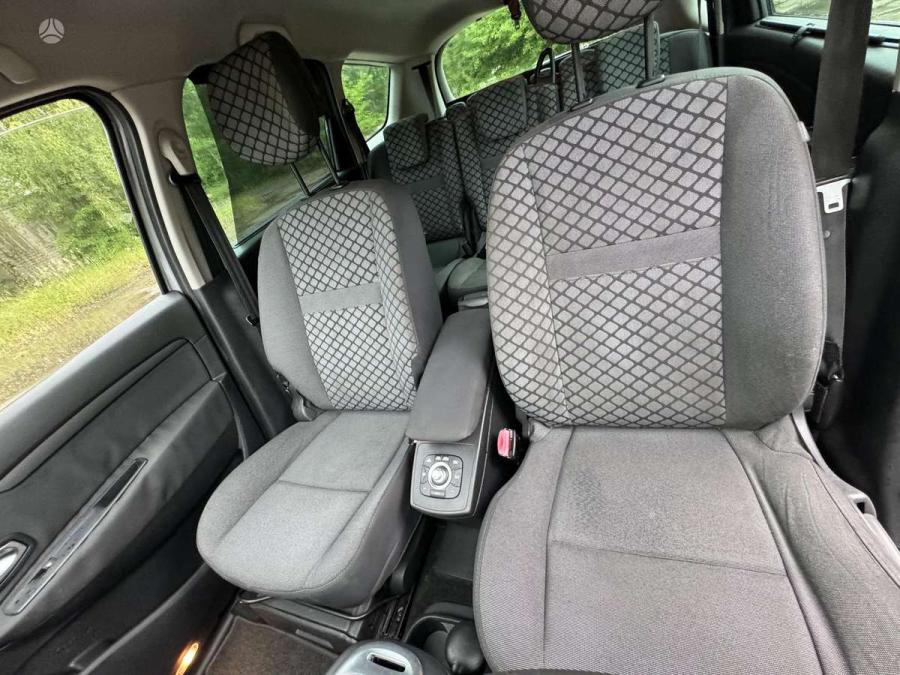 Grey Renault Grand Scenic 2011 in Siauliai, with an engine capacity of 1.46 L and mileage of 192 thousand km for 2750 €, photo 13 on AUTOMOTO.COM.LV
