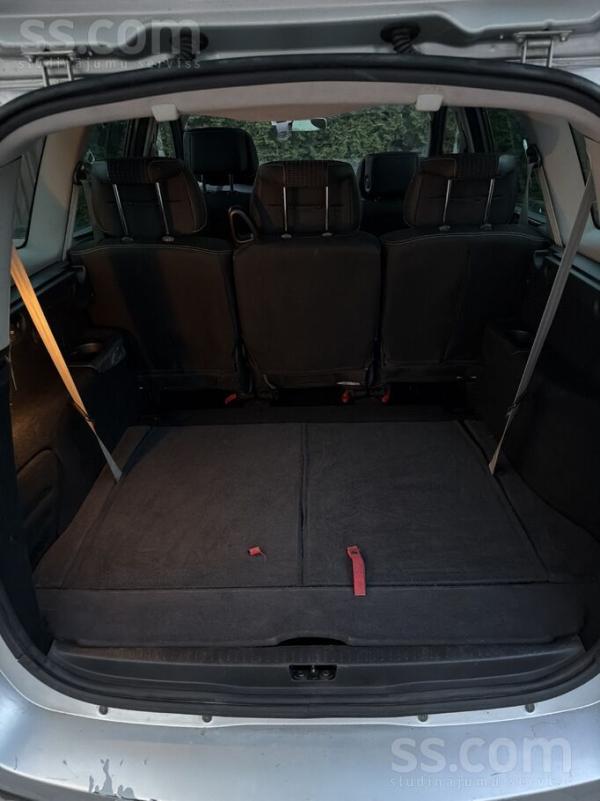 Pelēks Renault Grand Scenic 2011 Rīga, ar dzinēja tilpumu 1.90 L un nobraukumu 268 tūkst. km par 3600 €, foto 9 vietnē AUTOMOTO.COM.LV