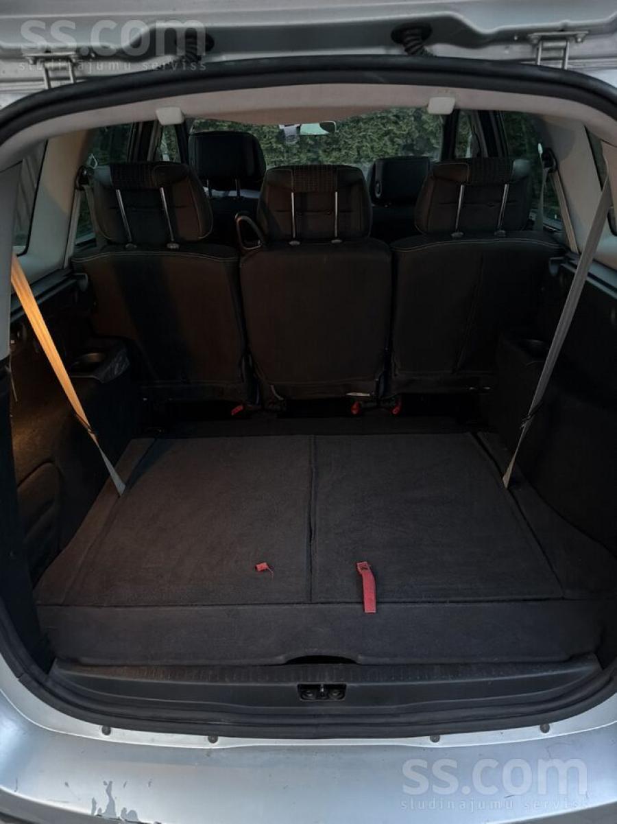 Grey Renault Grand Scenic 2011 in Riga, with an engine capacity of 1.90 L and mileage of 268 thousand km for 3600 €, photo 10 on AUTOMOTO.COM.LV
