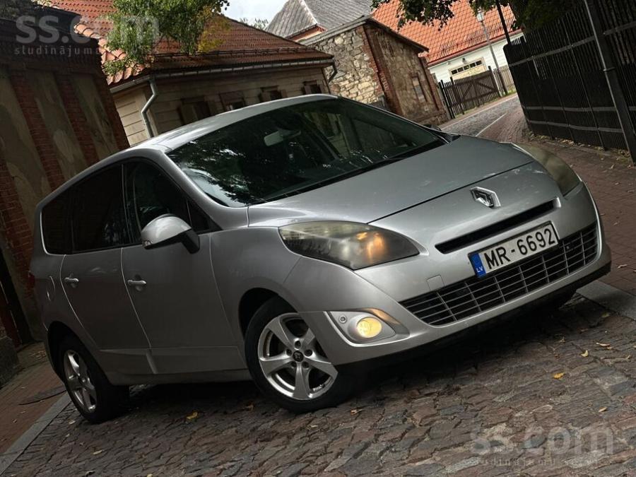 Pelēks Renault Grand Scenic 2011 Cēsis, ar dzinēja tilpumu 1.50 L un nobraukumu 355 tūkst. km par 2990 €, foto 3 vietnē AUTOMOTO.COM.LV