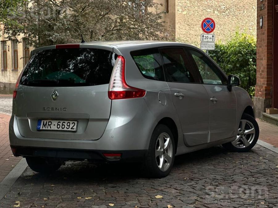 Pelēks Renault Grand Scenic 2011 Cēsis, ar dzinēja tilpumu 1.50 L un nobraukumu 355 tūkst. km par 2990 €, foto 4 vietnē AUTOMOTO.COM.LV