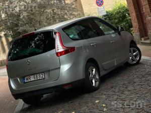 Pelēks Renault Grand Scenic 2011 Cēsis, ar dzinēja tilpumu 1.50 L un nobraukumu 355 tūkst. km par 2990 €, foto 5 vietnē AUTOMOTO.COM.LV