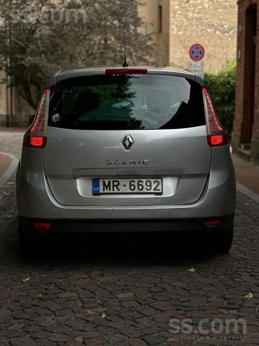 Pelēks Renault Grand Scenic 2011 Cēsis, ar dzinēja tilpumu 1.50 L un nobraukumu 355 tūkst. km par 2990 €, foto 13 vietnē AUTOMOTO.COM.LV